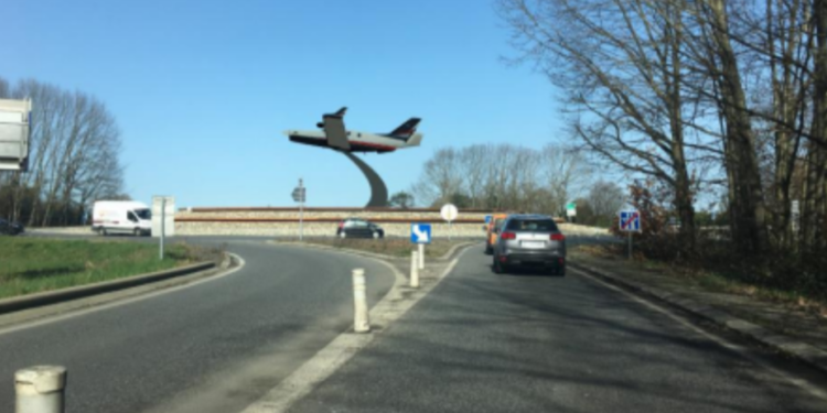 Avez vous vu l’avion Daher posé sur le rond point de Tarbes Est : c’est ...